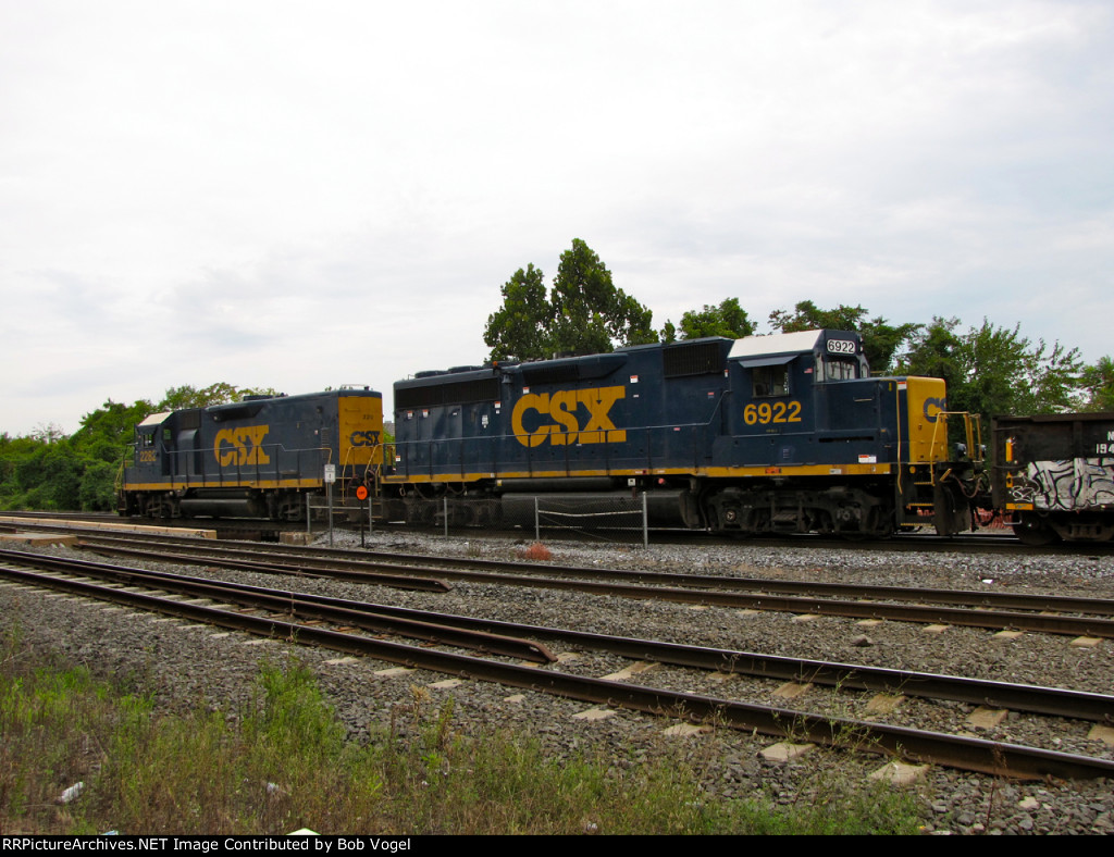 CSX 6922 and 2282